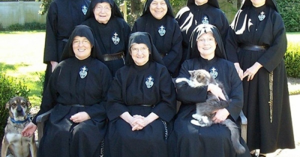 Meet the Cloistered Nuns Who Bake Communion Bread | Loyola Press